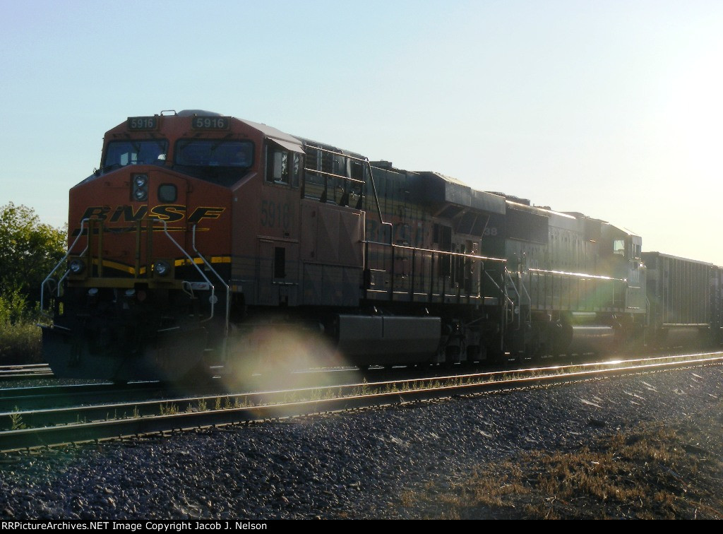 BNSF 5916